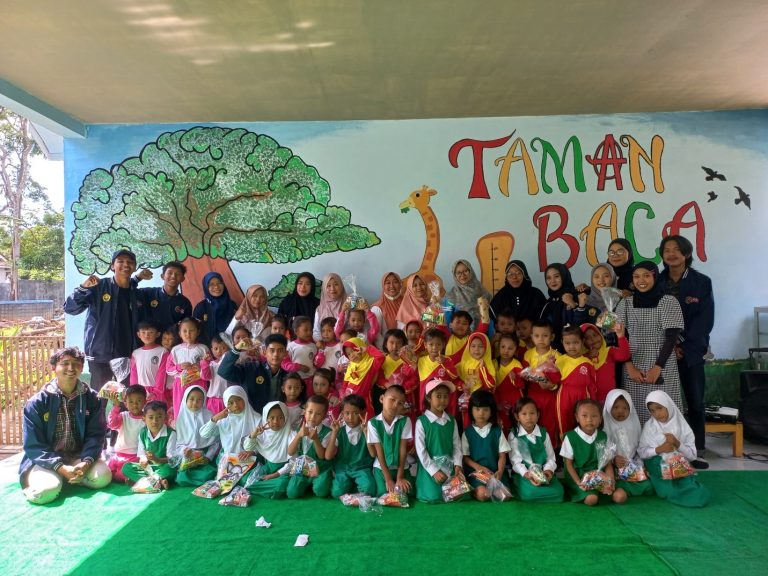 Reaktivasi Taman Baca Desa Tumpeng Sebagai Upaya Tingkatkan Literasi ...