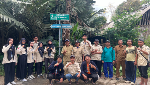 Kolaborasi Mahasiswa KKN 29 UINSA dengan Pemdes Pronojiwo, Pasang Rambu Jalur Evakuasi dan Titik ...