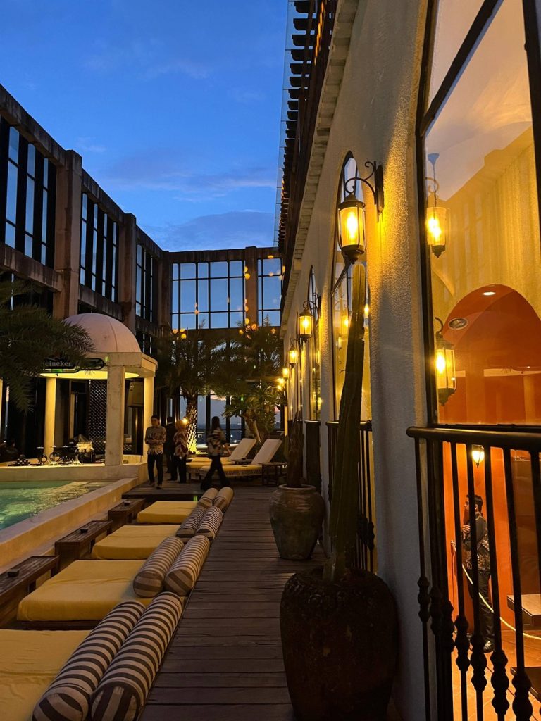 "Cafe Cali": Cafe ala Bali di Jakarta Pusat dengan Pemandangan City ...