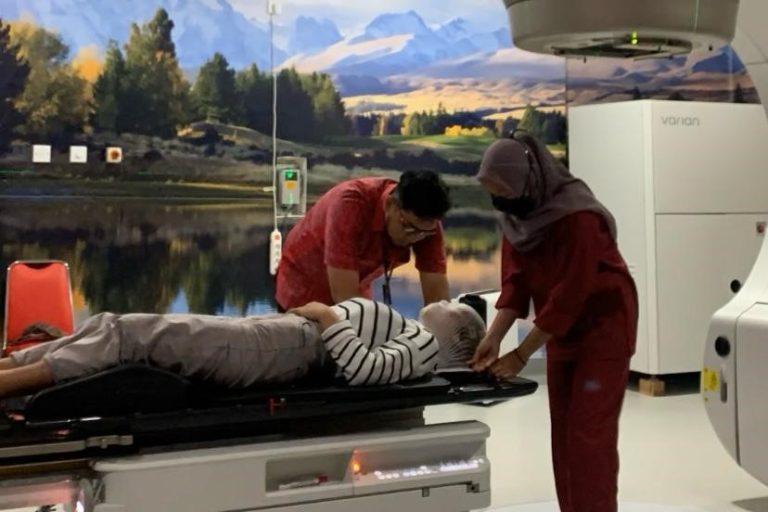 Eksplorasi Teknologi Radioterapi Modern RSUD Dr. Moewardi Lewat Magang ...