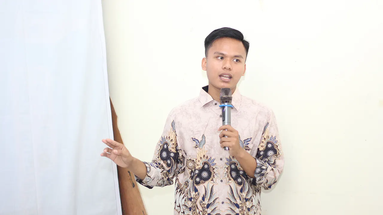 Mahasiswa KKN SDGs 37 UPN Veteran Jatim Dorong UMKM RW 09 Melek Digital melalui Sharing Session ...